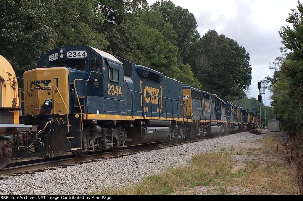 CSX 2344 runs seventh of seven units rolling SB